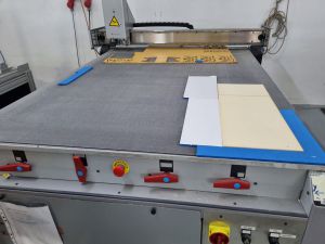 Máquinas de fabricación de troqueles y de conversión de cartón | boXpert