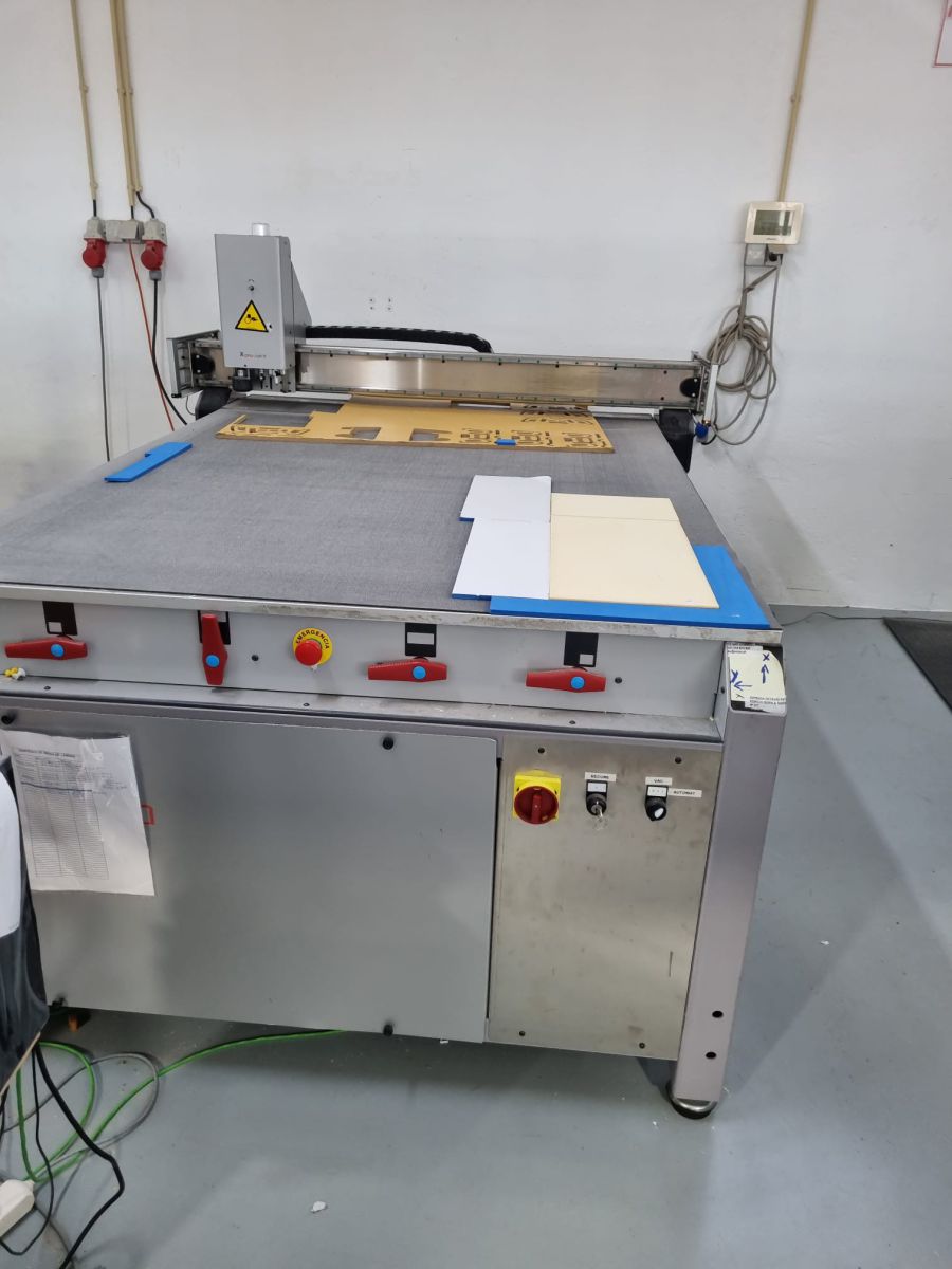 digital cutter for samples made of cardboard and corrugated board ...