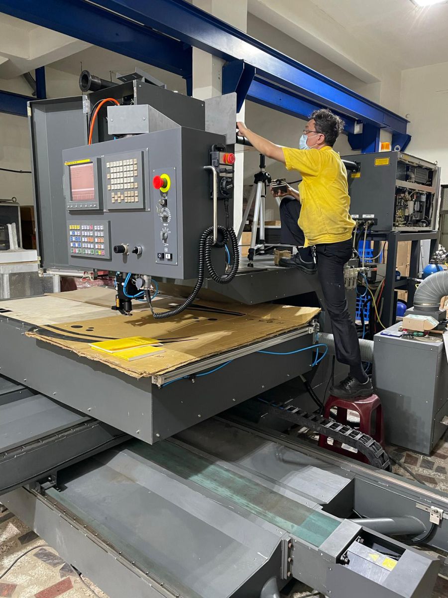 Suntex ST Laser 1812T with Fanuc C1000 boXpert , Pre owned machines for ...